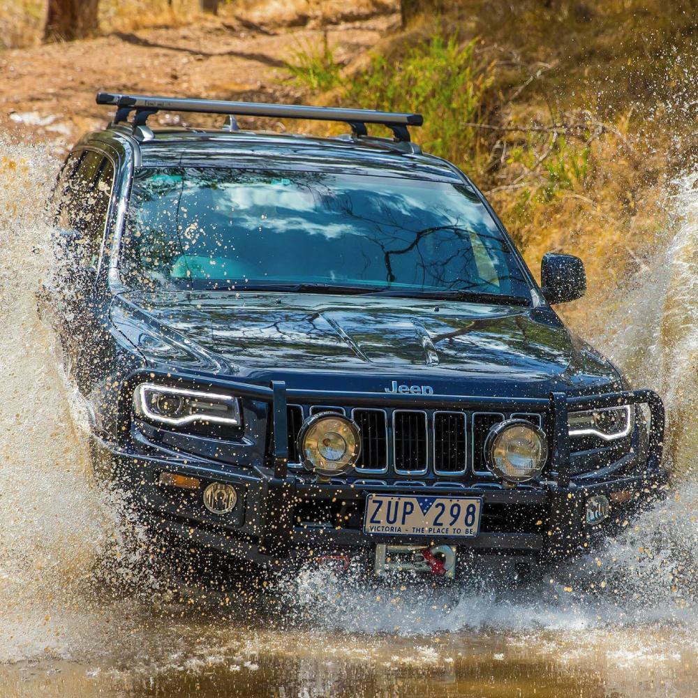 ARB 4X4 | Jeep Grand Cherokee 2017-2020 Front Deluxe Bull Bar (3450480