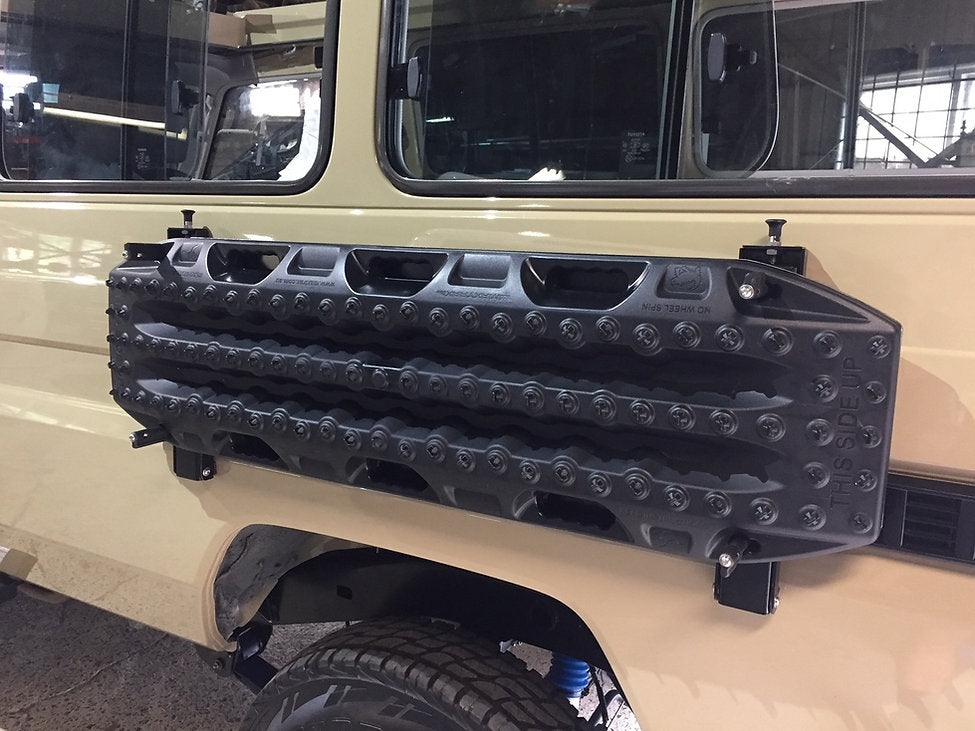EXPEDITION CENTRE | Mulgo Recovery Traction Board Mount - Dropdown Tab ...